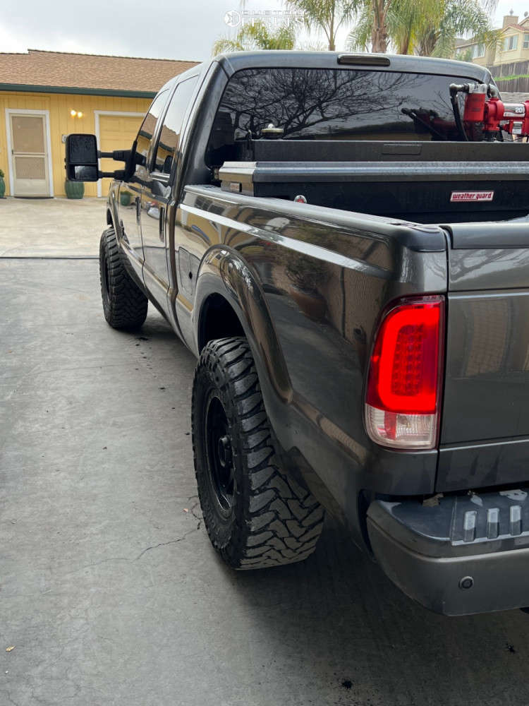 2015 Ford F-250 Super Duty with 18x9 -12 Method Nv and 35/13.5R18 Toyo ...