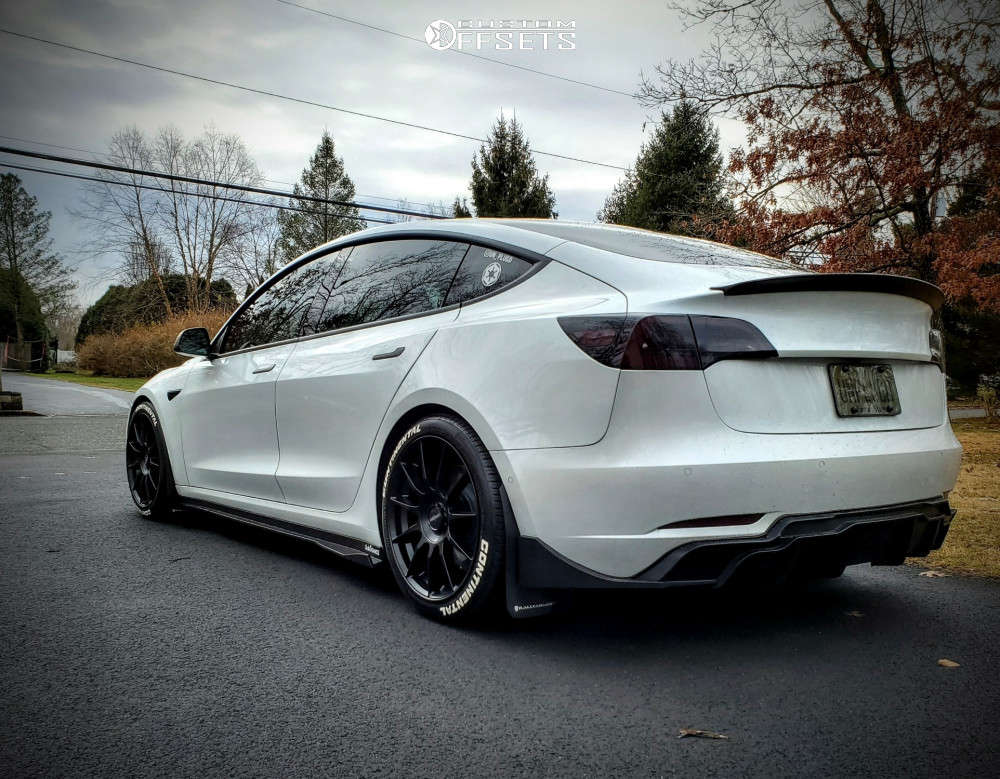 2020 Tesla 3 with 19x8.5 35 Rotiform Dtm and 235/40R19 Continental ...