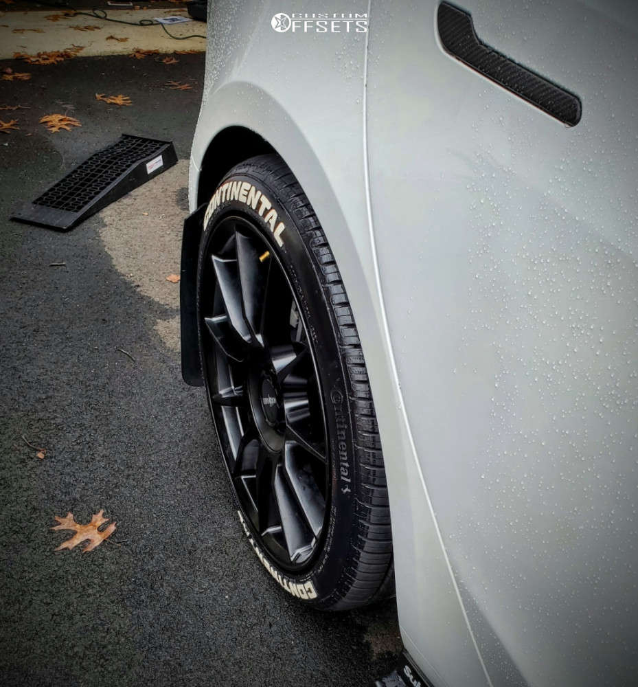 2020 Tesla 3 with 19x8.5 35 Rotiform Dtm and 235/40R19 Continental ...