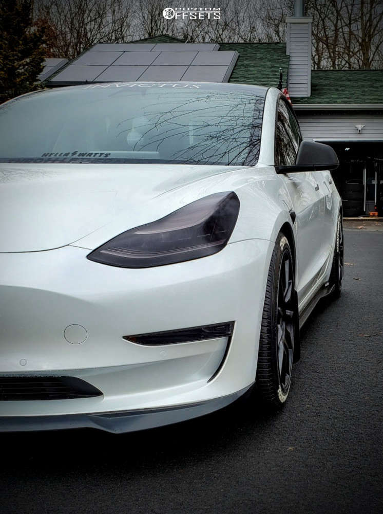 2020 Tesla 3 with 19x8.5 35 Rotiform Dtm and 235/40R19 Continental ...