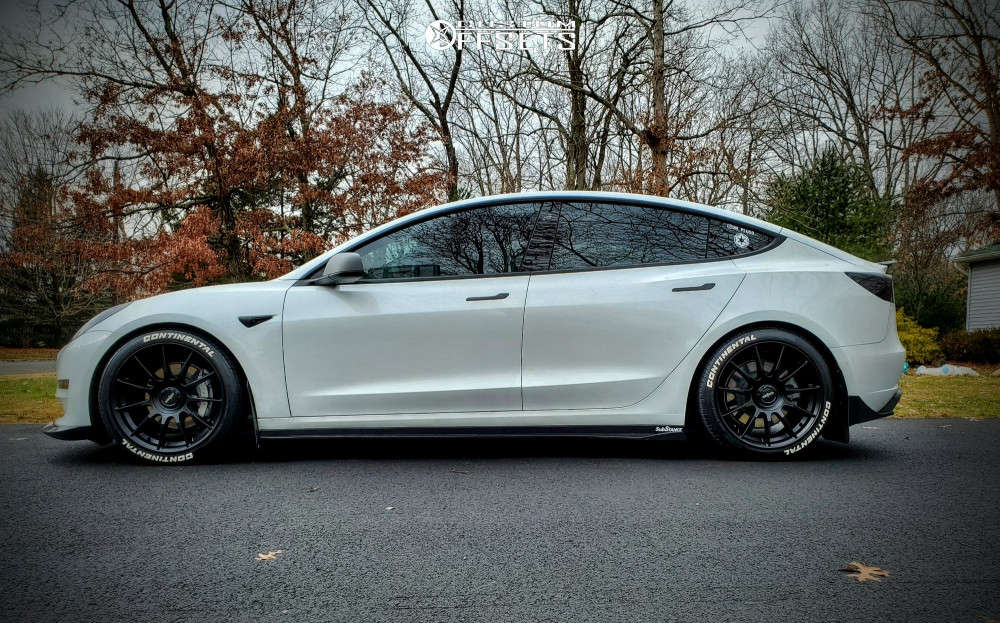 2020 Tesla 3 with 19x8.5 35 Rotiform Dtm and 235/40R19 Continental ...