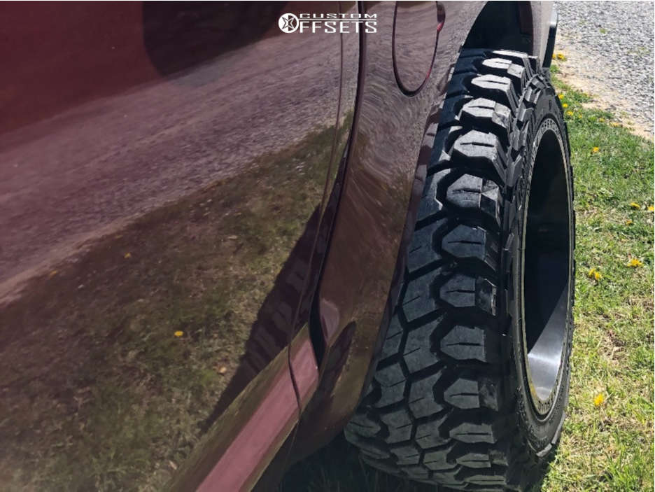 2007 Toyota Tundra with 20x12 -44 Motiv Offroad Magnus and 33/12.5R20 ...