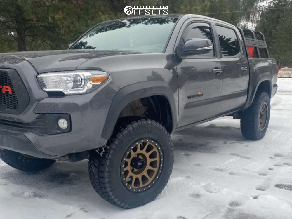 2018 Toyota Tacoma with 18x9 -12 Method Mr305 and 265/70R18 Maxxis Razr ...