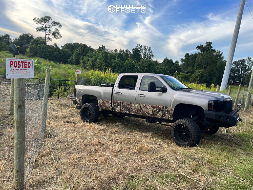 2006 Hummer H3 with 22x12 -51 Vision Rocker and 33/12.5R22 Atturo Trail ...