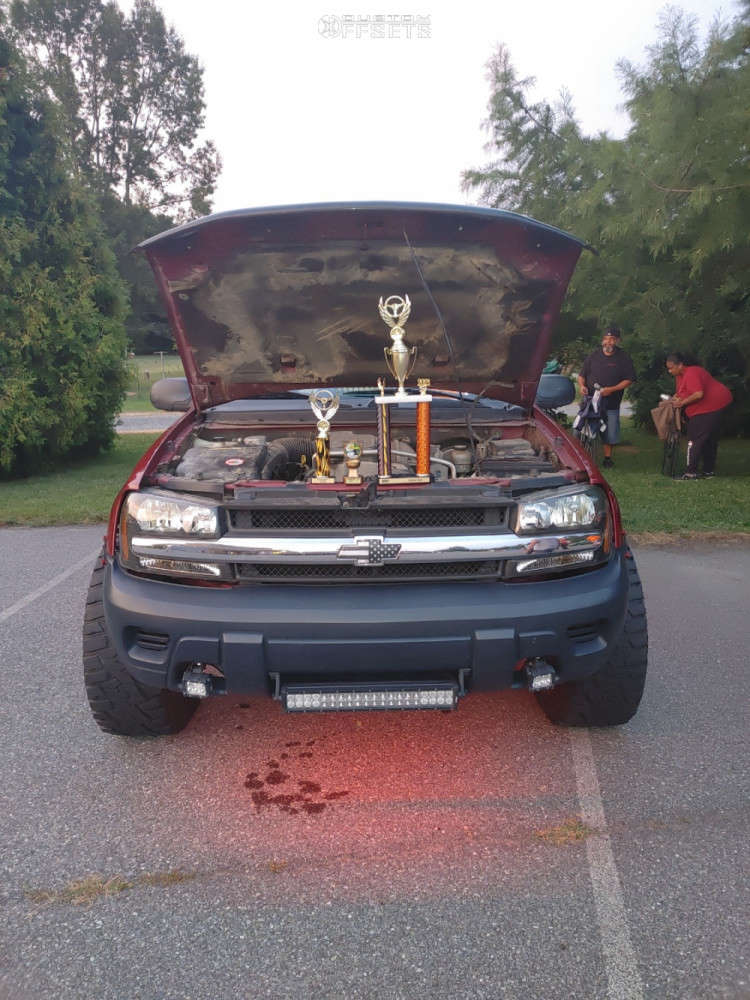 2006 Chevrolet Trailblazer with 17x9 0 Anthem Off-Road Avenger and 32/ ...