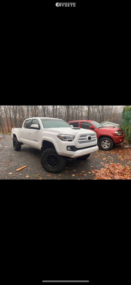 2017 Toyota Tacoma with 18x7 0 Method Fat Five and 33/13.5R18 ...