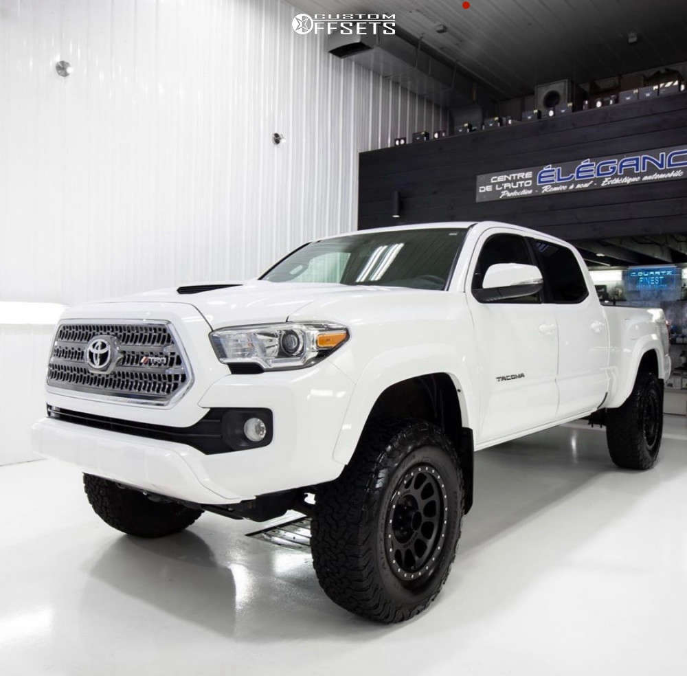 2017 Toyota Tacoma with 18x7 0 Method Fat Five and 33/13.5R18 ...