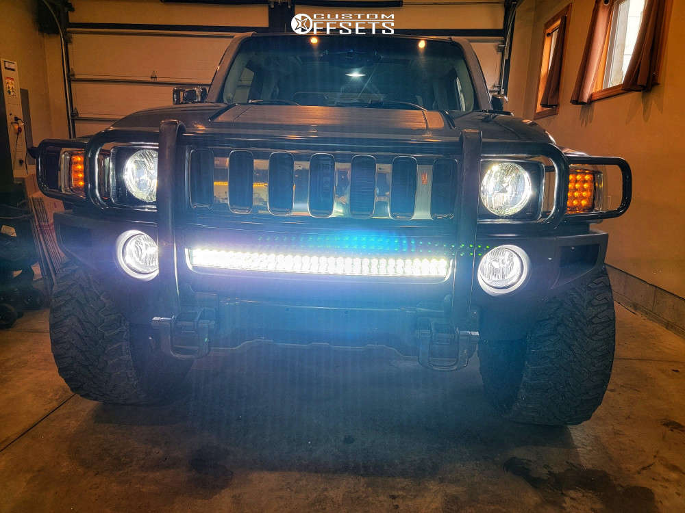 2009 Hummer H3T with 22x12 -44 Mayhem Warrior and 35/12.5R22 Venom ...