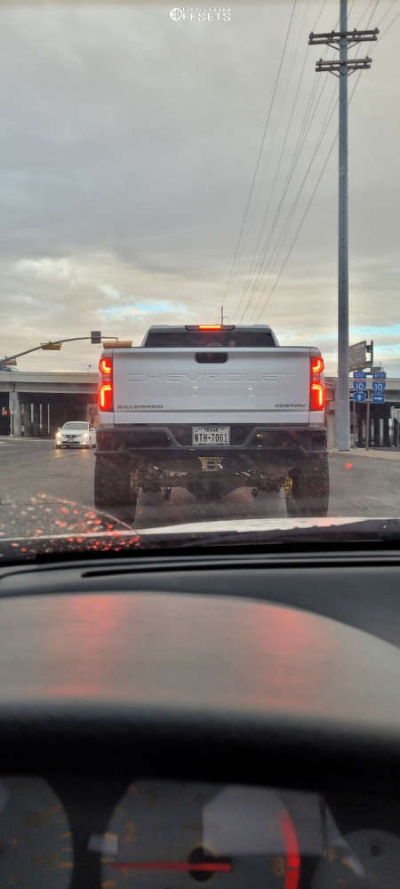 2020 Chevrolet Silverado 2500 HD with 20x10 -18 Method M305 NV HD and ...