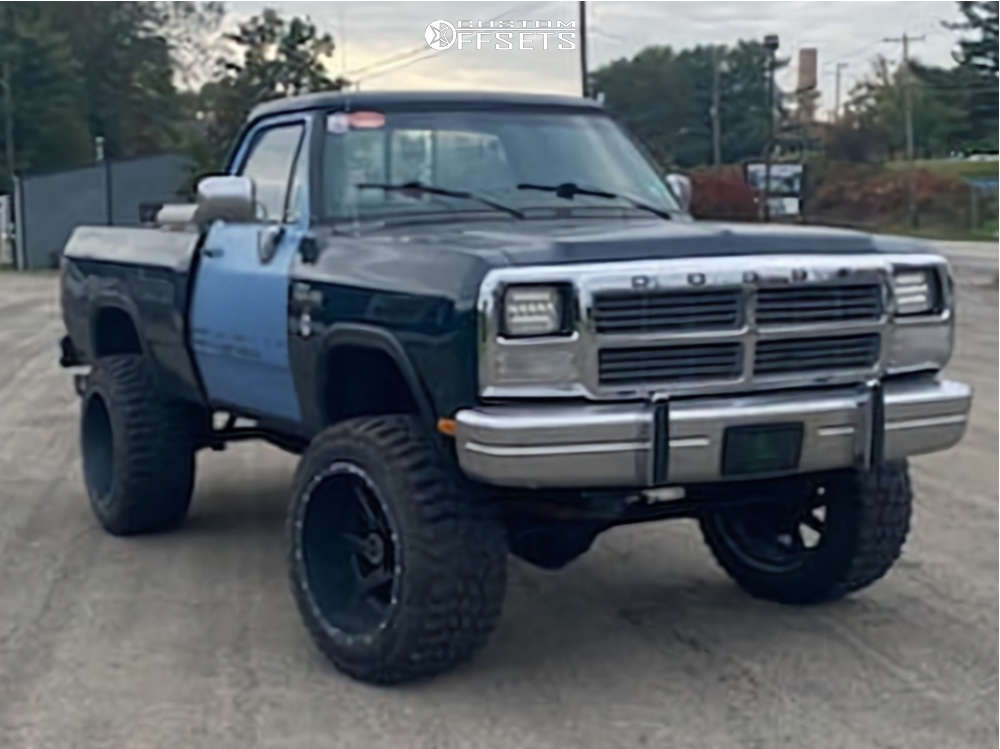 1992 Dodge W150 with 22x10.5 -31 Fuel Maverick and 35/13.5R22 Cooper ...