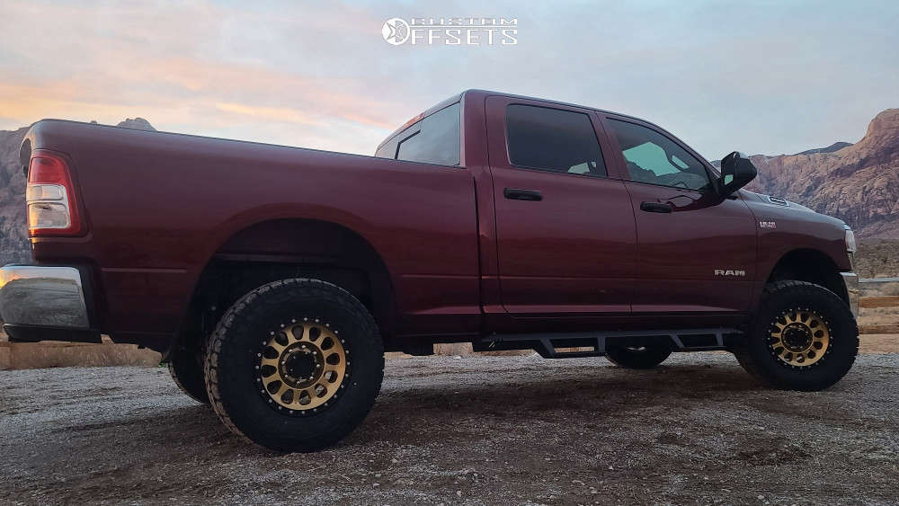 2021 Ram 2500 with 17x8.5 Method Mr315 and 33/12.5R17 Gladiator Xcomp ...