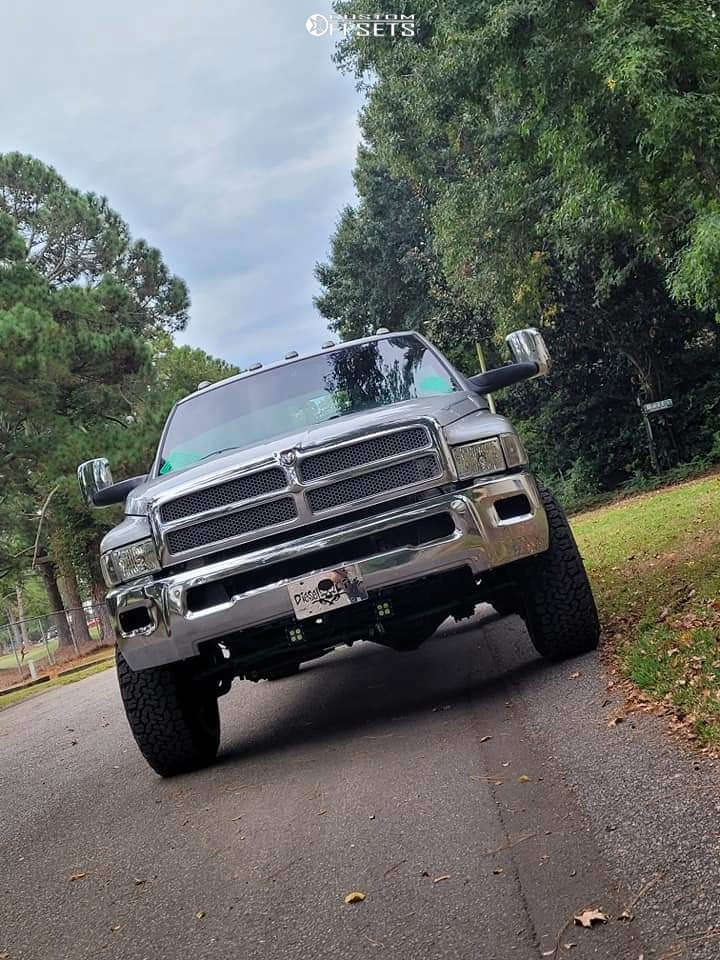 2001 Dodge Ram 2500 with 16x12 -44 Pro Comp 69 and 32/12.5R16 ...