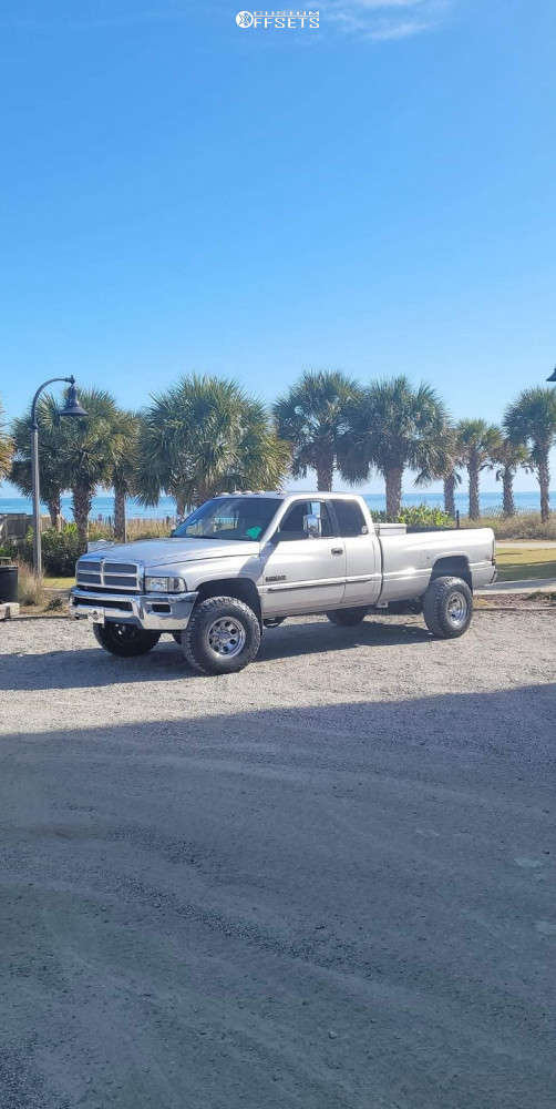 2001 Dodge Ram 2500 with 16x12 -44 Pro Comp 69 and 32/12.5R16 ...