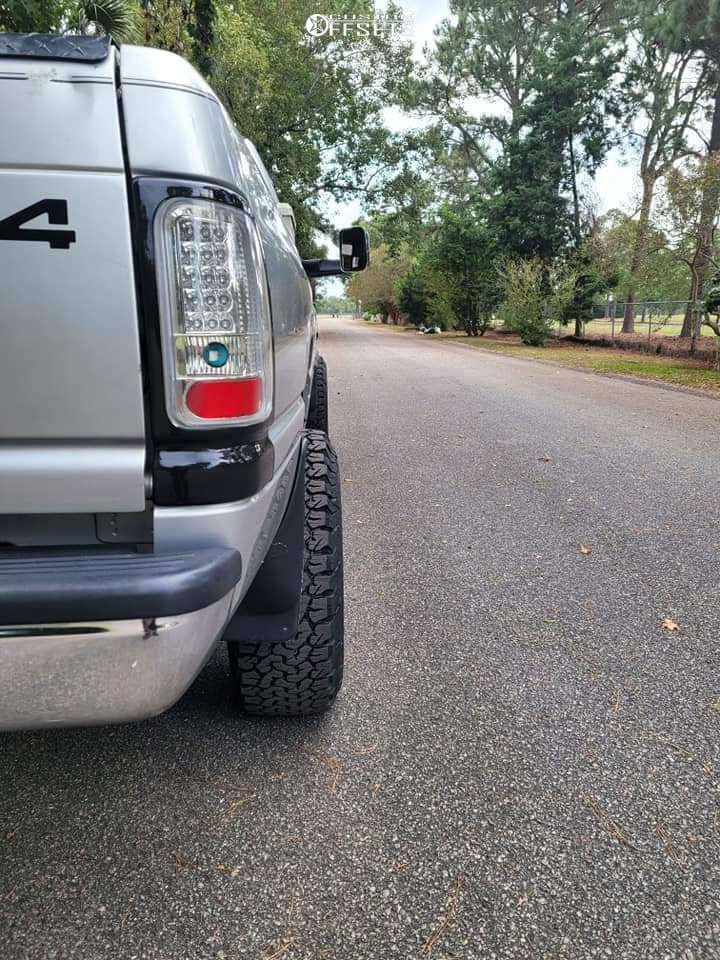 2001 Dodge Ram 2500 with 16x12 -44 Pro Comp 69 and 32/12.5R16 ...