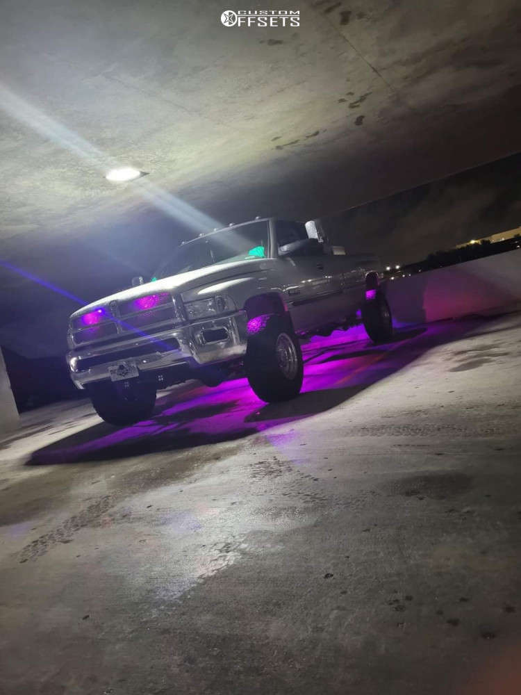 2001 Dodge Ram 2500 with 16x12 -44 Pro Comp 69 and 32/12.5R16 ...