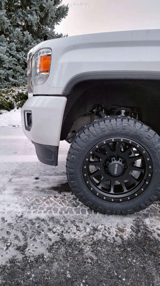2019 GMC Sierra 2500 HD with 20x10 -24 Method Mr605 and 33/12.5R20 ...