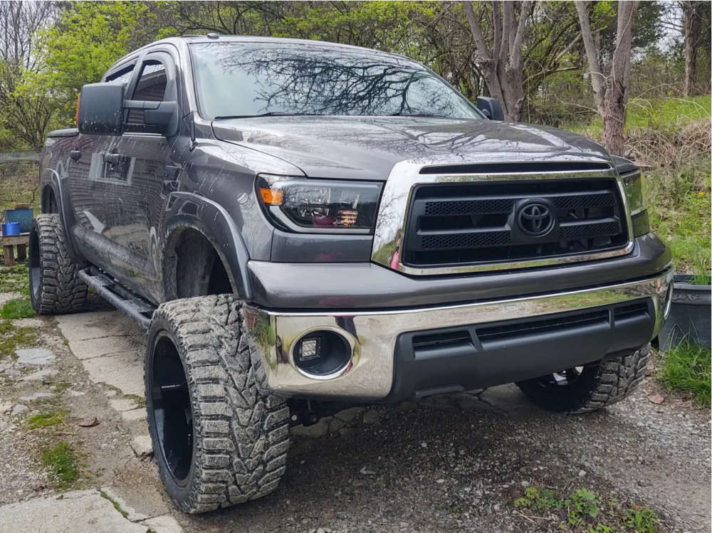 2012 Toyota Tundra with 22x12 -51 ARKON OFF-ROAD Lincoln and 33/13.5R22 ...