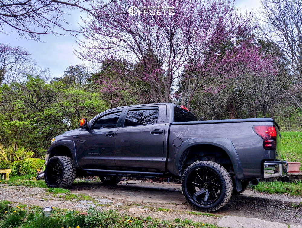 2012 Toyota Tundra with 22x12 -51 ARKON OFF-ROAD Lincoln and 33/13.5R22 ...