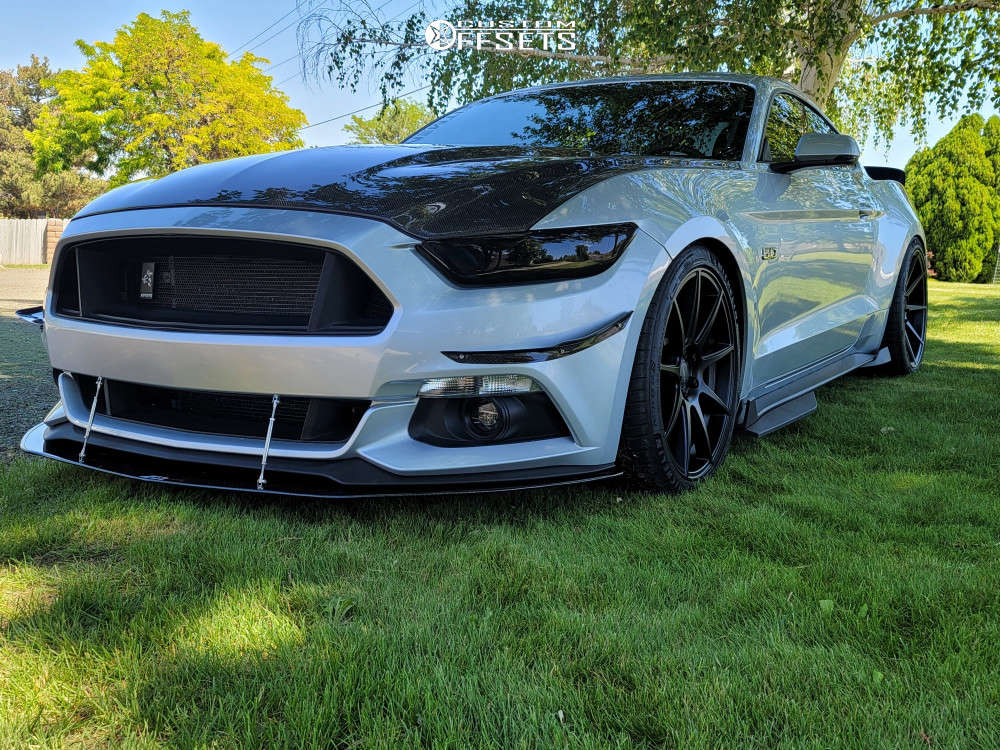 2017 Ford Mustang with 20x9 32 Velgen Vmb9 and 265/35R20 Michelin Pilot ...