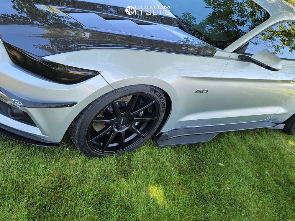 2017 Ford Mustang with 20x9 32 Velgen Vmb9 and 265/35R20 Michelin Pilot ...