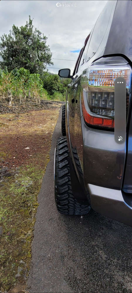 2017 Toyota 4Runner with 22x14 -76 Hostile Fury and 33/13.5R22 Atturo ...
