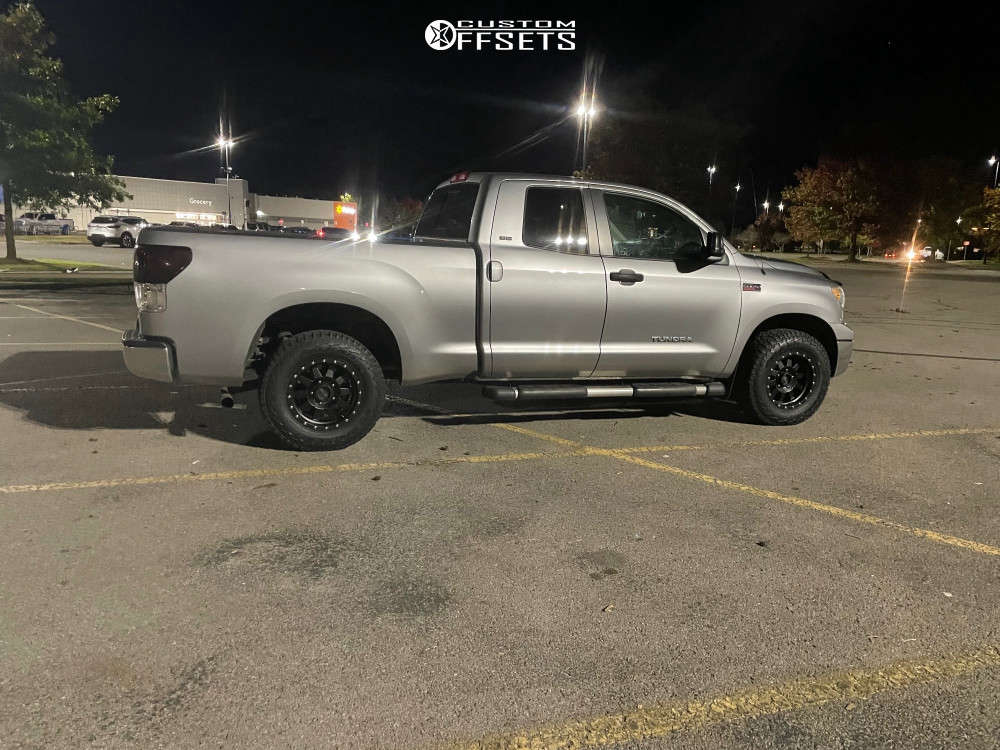 2013 Toyota Tundra with 17x8.5 0 Method Mr301 and 32/10.5R17 Falken ...