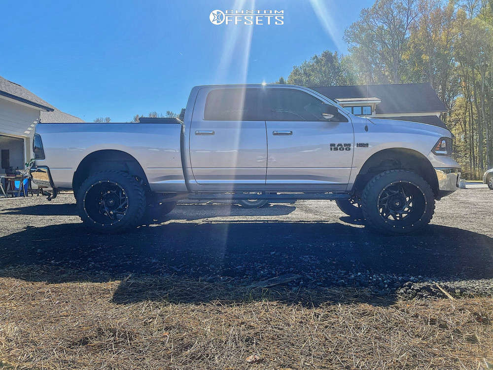 2014 Ram 1500 with 22x14 -76 Dropstars 652bm and 35/12.5R22 Road One ...