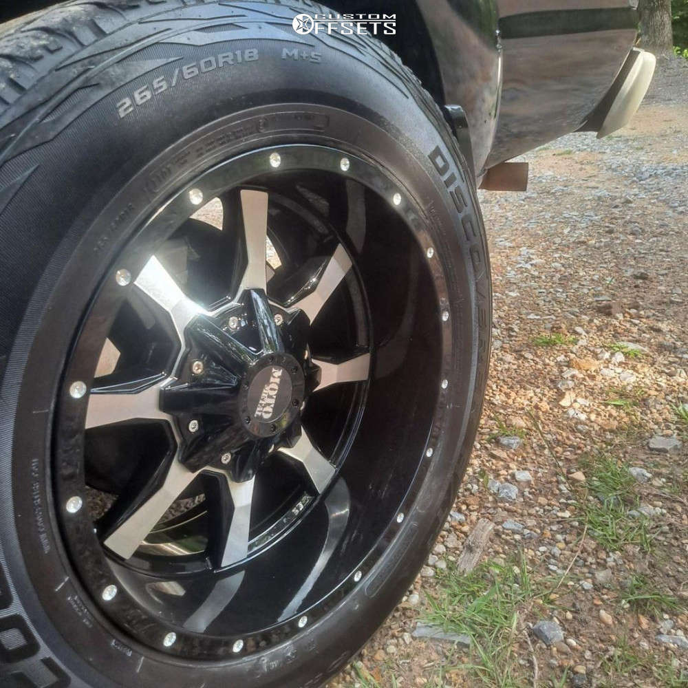 2002 Nissan Frontier with 18x10.5 25 Moto Metal Mo970 and 33/10.5R18 ...