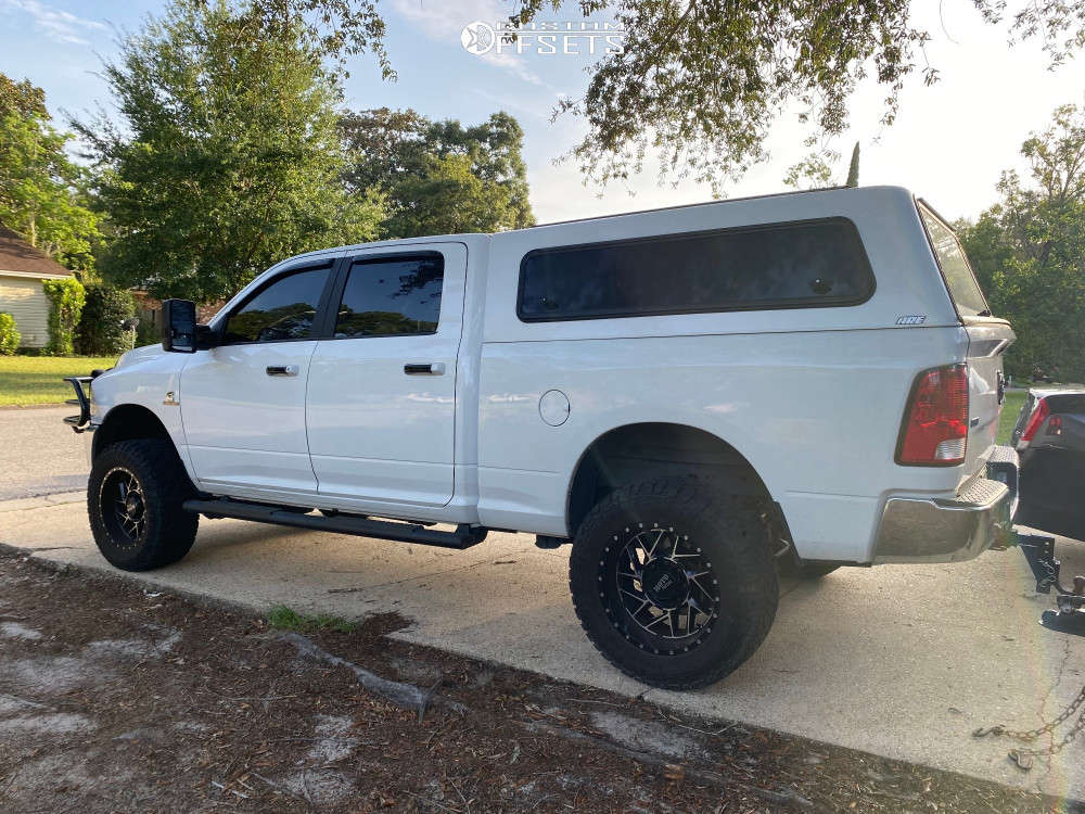 2017 Ram 2500 with 20x10 -18 Moto Metal Mo985 and 35/12.5R20 Kenda ...