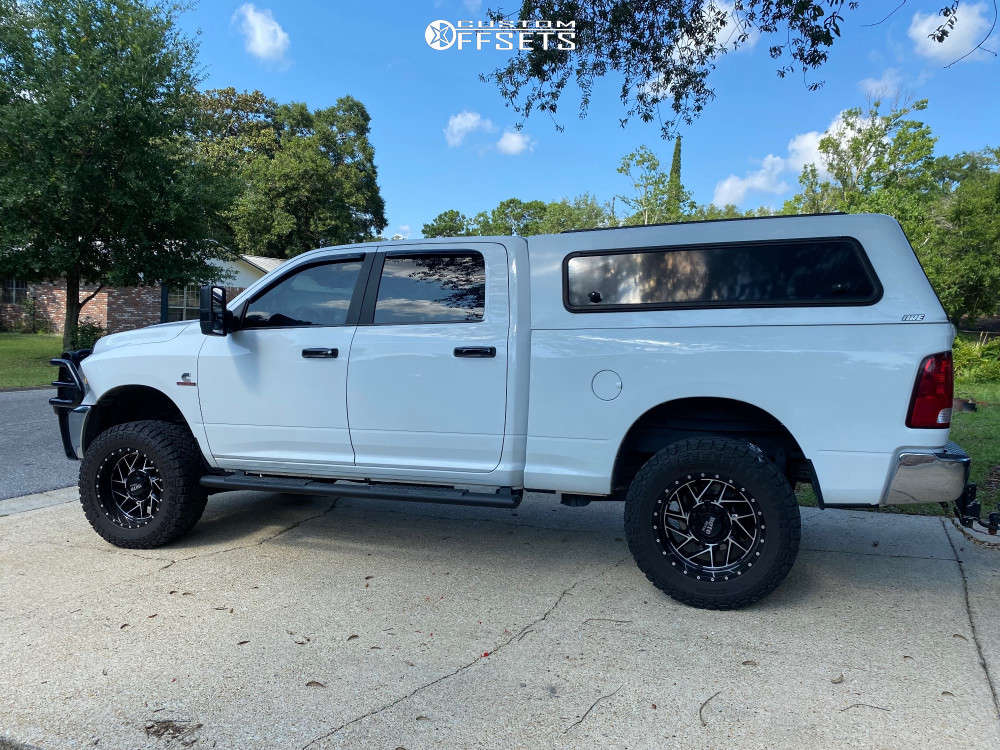 2017 Ram 2500 with 20x10 -18 Moto Metal Mo985 and 35/12.5R20 Kenda ...
