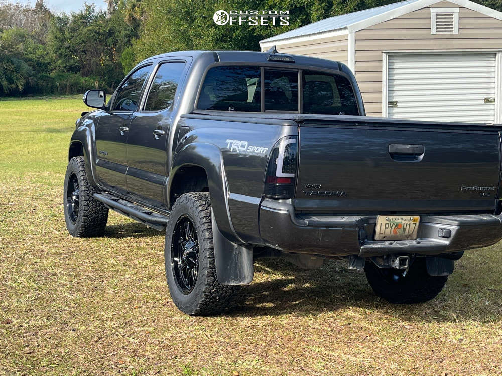 2015 Toyota Tacoma with 20x9 1 Fuel Hostage D625 and 33/11.5R20 ...