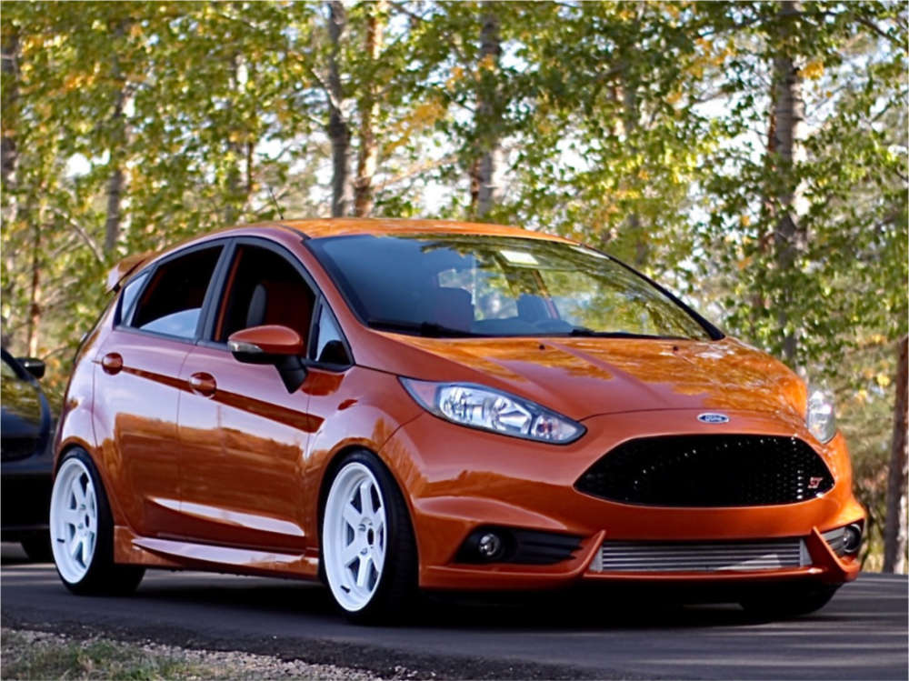 2019 Ford Fiesta with 17x8 35 Japan Racing Jr12 and 205/40R17 ...