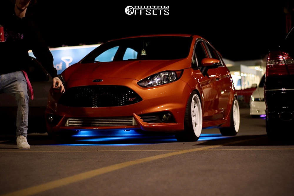 2019 Ford Fiesta with 17x8 35 Japan Racing Jr12 and 205/40R17 ...