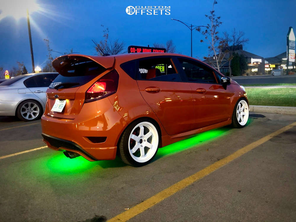 2019 Ford Fiesta with 17x8 35 Japan Racing Jr12 and 205/40R17 ...