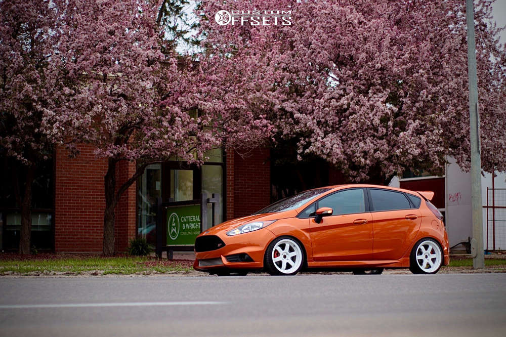 2019 Ford Fiesta with 17x8 35 Japan Racing Jr12 and 205/40R17 ...