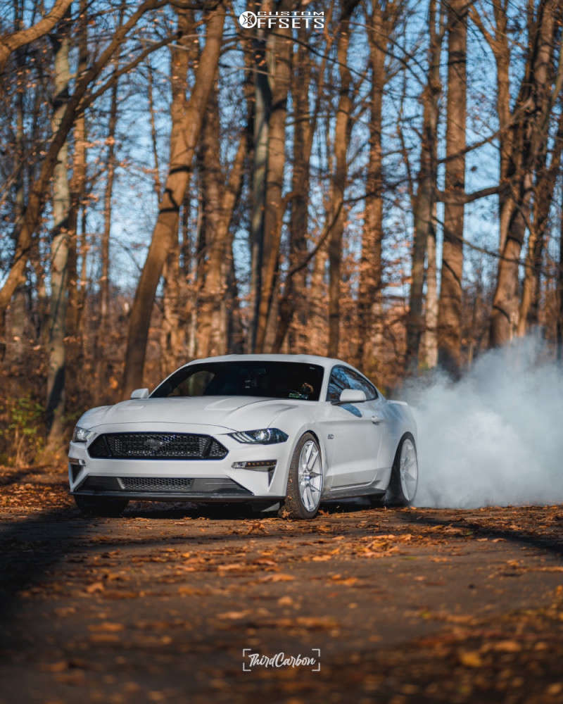 2018 Ford Mustang with 20x10 35 Ferrada F8-fr8 and 275/30R20 Pirelli P ...