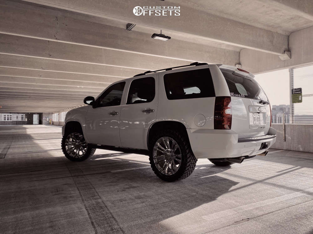 2007 Chevrolet Tahoe with 22x9 24 4Play CV43 and 33/12.5R22 Atturo ...