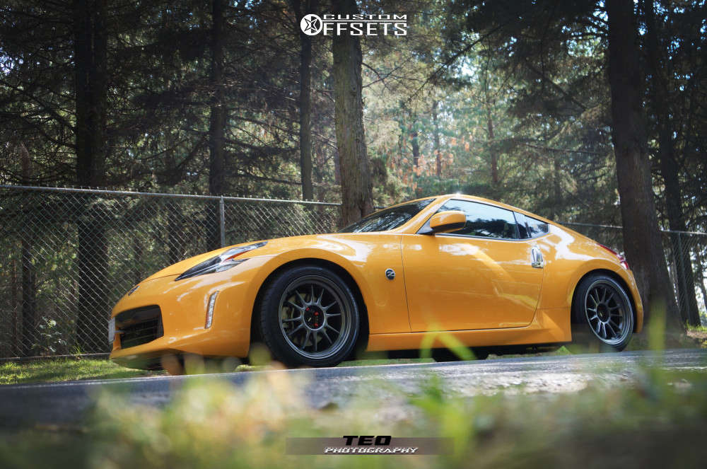 2019 Nissan 370Z with 18x9.5 25 Konig Hypergram and 255/40R18 Sumitomo ...