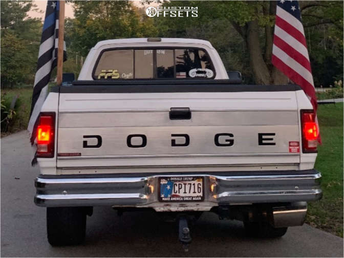 1991 Dodge D250 with 22x10 -24 Hostile H109 and 305/40R22 Nitto NT420V ...