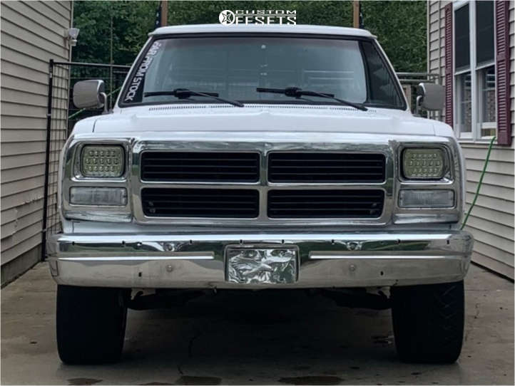 1991 Dodge D250 with 22x10 -24 Hostile H109 and 305/40R22 Nitto NT420V ...