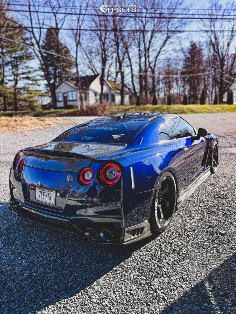 2017 Nissan GT-R with 20x10 35 Advan Racing GT and 285/30R20 Michelin ...