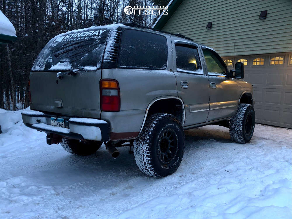 2002 Chevrolet Tahoe with 18x9 -12 Method Mr305 and 35/12.5R18 ...