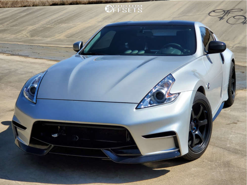 2015 Nissan 370Z with 18x9.5 22 Gram Lights 57dr and 245/45R18 Michelin ...