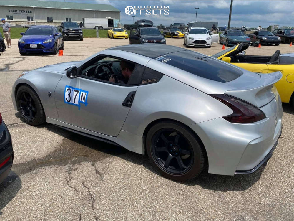 2015 Nissan 370Z with 18x9.5 22 Gram Lights 57dr and 245/45R18 Michelin ...