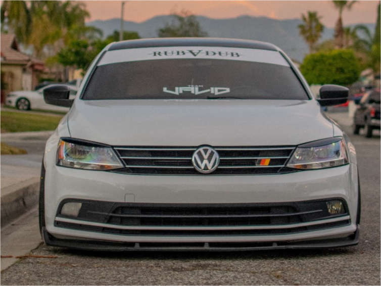 2016 Volkswagen Jetta with 18x9.5 35 Aodhan Aff7 and 215/35R18 Westlake ...