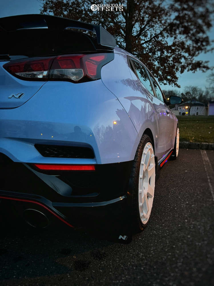 2021 Hyundai Veloster N with 19x8.5 40 Rotiform Kb1 and 235/35R19 ...