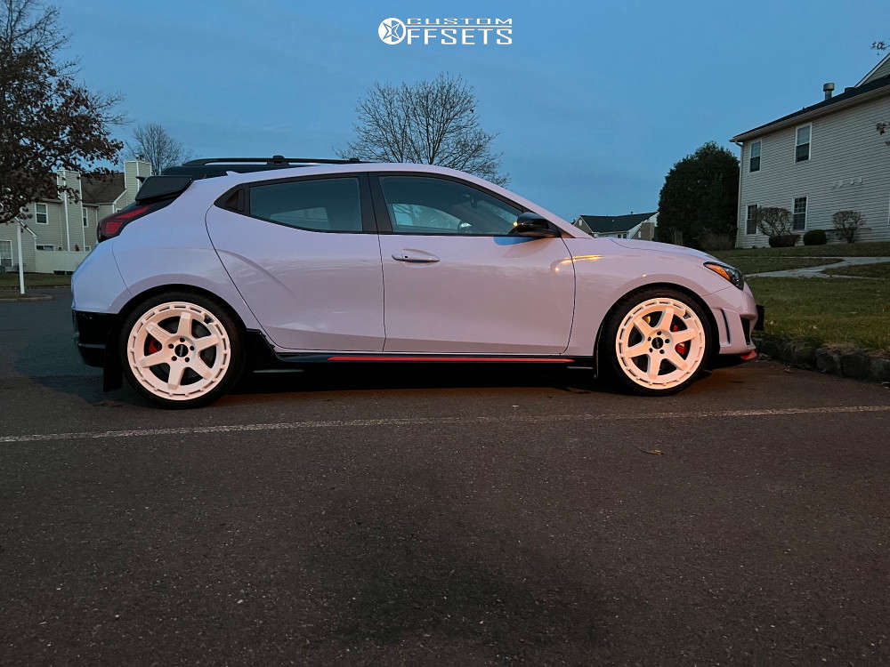 2021 Hyundai Veloster N with 19x8.5 40 Rotiform Kb1 and 235/35R19 ...
