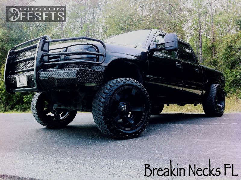 2005 GMC Sierra 1500 with 22x12 -44 XD Rockstar II and 325/50R22 Nitto ...