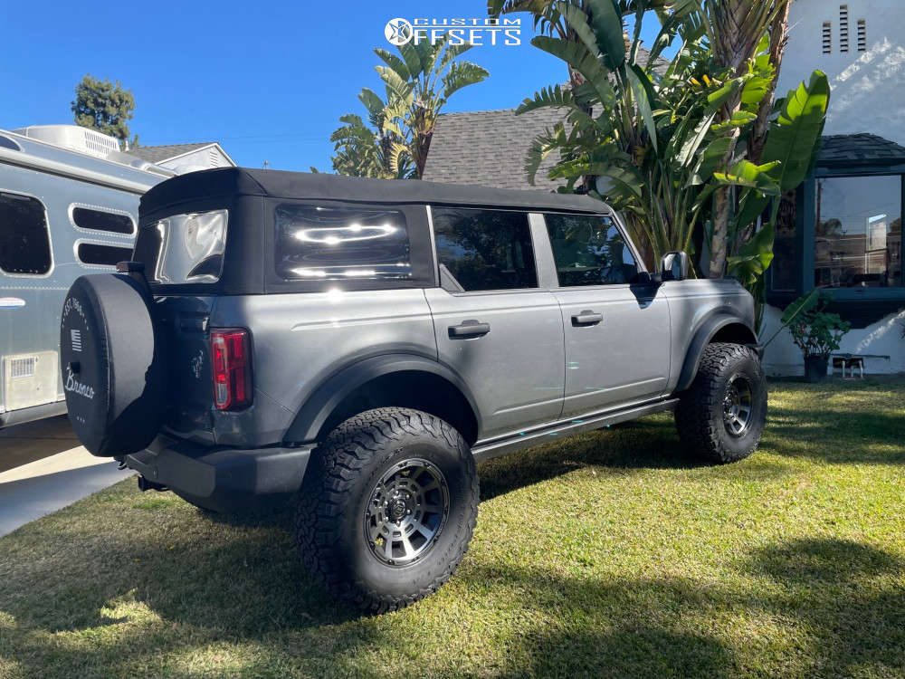 2021 Ford Bronco with 17x8.5 0 Icon Alloys Thrust and 35/12.5R17 ...
