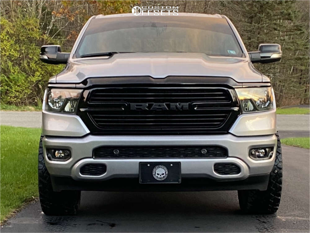 2021 Ram 1500 with 22x10 -19 Vision Rocker and 33/12.5R22 Venom Power ...